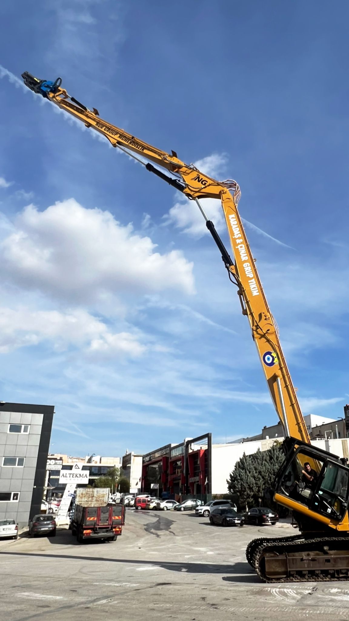EXCAVATOR LONG REACH BOOM ARM AND DEMOLITION SHEARS – BİNA YIKIM BOM VE ...